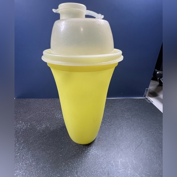 Tupperware | Dining | Vintage Tupperware 844yellow Quick Shake Drink ...